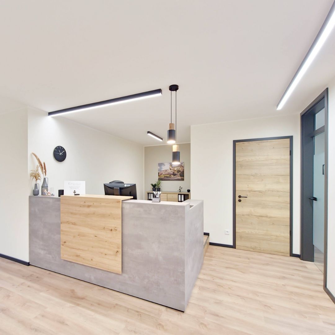 Ceiling-mounted full spectrum led luminaires for dental care